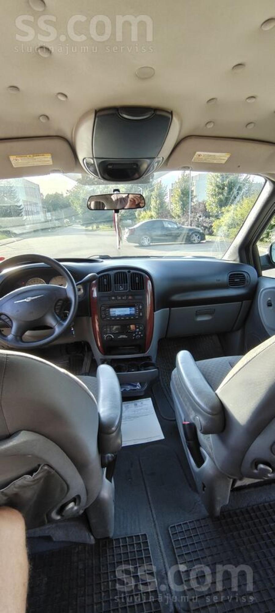 Pelēks Chrysler Voyager 2004 Saldus, ar dzinēja tilpumu 2.80 L un nobraukumu 244 tūkst. km par 1700 €, foto 10 vietnē AUTOMOTO.COM.LV