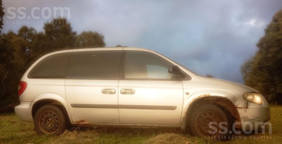 Pelēks Chrysler Voyager 2004 Liepāja, ar dzinēja tilpumu 2.80 L un nobraukumu 440 tūkst. km par 1100 €, foto 4 vietnē AUTOMOTO.COM.LV