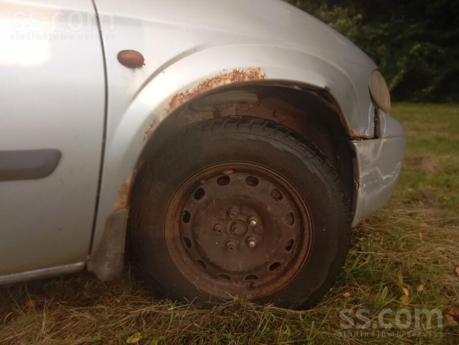 Pelēks Chrysler Voyager 2004 Liepāja, ar dzinēja tilpumu 2.80 L un nobraukumu 440 tūkst. km par 1100 €, foto 5 vietnē AUTOMOTO.COM.LV
