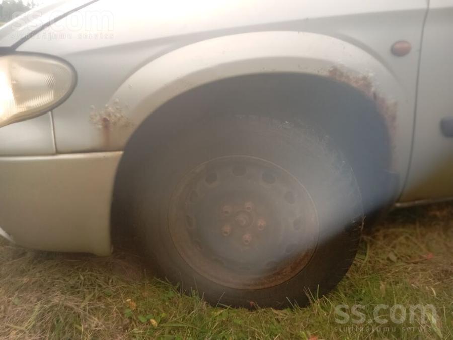 Pelēks Chrysler Voyager 2004 Liepāja, ar dzinēja tilpumu 2.80 L un nobraukumu 440 tūkst. km par 1100 €, foto 8 vietnē AUTOMOTO.COM.LV