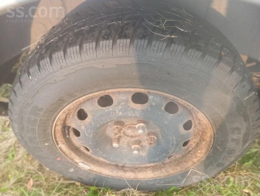 Pelēks Chrysler Voyager 2004 Liepāja, ar dzinēja tilpumu 2.80 L un nobraukumu 440 tūkst. km par 1100 €, foto 9 vietnē AUTOMOTO.COM.LV