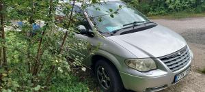 Grey Chrysler Voyager 2004 in Klaipeda, with an engine capacity of 2.50 L and mileage of 268 thousand km for 1000 €, photo 3 on AUTOMOTO.COM.LV