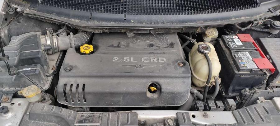 Grey Chrysler Voyager 2004 in Klaipeda, with an engine capacity of 2.50 L and mileage of 268 thousand km for 1000 €, photo 9 on AUTOMOTO.COM.LV