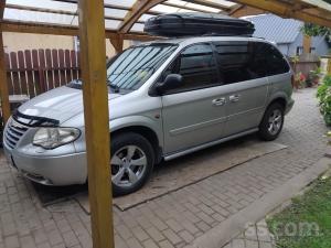 Pelēks Chrysler Voyager 2004 Jēkabpils, ar dzinēja tilpumu 2.50 L un nobraukumu 260 tūkst. km par 2800 €, foto  vietnē AUTOMOTO.COM.LV