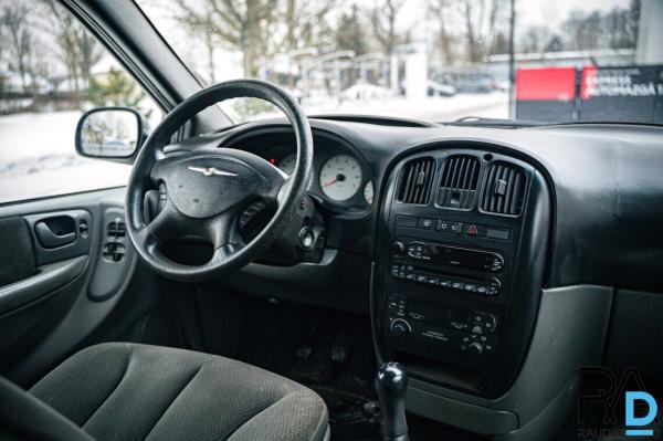 Grey Chrysler Voyager 2005 in Riga, with an engine capacity of 2.40 L and mileage of 330 thousand km for 990 €, photo 6 on AUTOMOTO.COM.LV