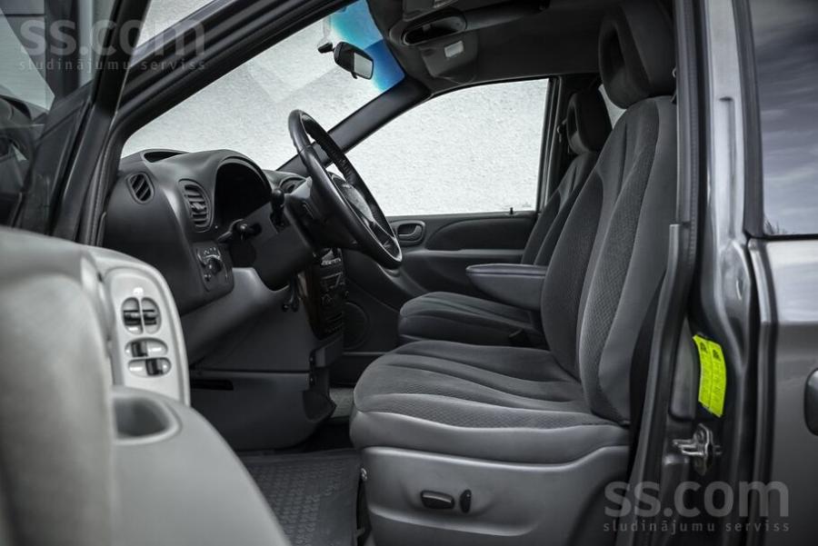 Pelēks Chrysler Voyager 2005 Rīga, ar dzinēja tilpumu 2.80 L un nobraukumu 0 tūkst. km par 2550 €, foto 9 vietnē AUTOMOTO.COM.LV