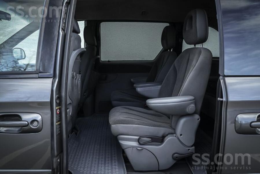 Pelēks Chrysler Voyager 2005 Rīga, ar dzinēja tilpumu 2.80 L un nobraukumu 0 tūkst. km par 2550 €, foto 11 vietnē AUTOMOTO.COM.LV