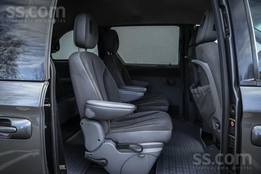 Pelēks Chrysler Voyager 2005 Rīga, ar dzinēja tilpumu 2.80 L un nobraukumu 0 tūkst. km par 2550 €, foto 12 vietnē AUTOMOTO.COM.LV