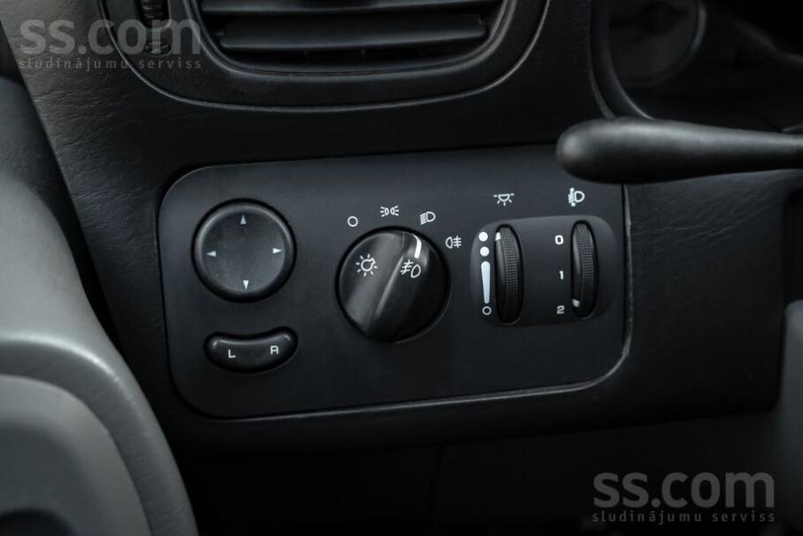 Pelēks Chrysler Voyager 2005 Rīga, ar dzinēja tilpumu 2.80 L un nobraukumu 0 tūkst. km par 2550 €, foto 23 vietnē AUTOMOTO.COM.LV