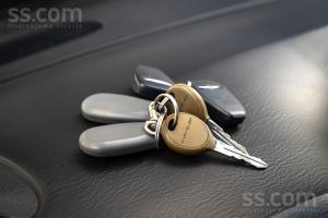 Pelēks Chrysler Voyager 2005 Rīga, ar dzinēja tilpumu 2.80 L un nobraukumu 0 tūkst. km par 2550 €, foto 24 vietnē AUTOMOTO.COM.LV