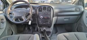 Pelēks Chrysler Voyager 2005 Valmiera, ar dzinēja tilpumu 2.50 L un nobraukumu 269 tūkst. km par 1650 €, foto 3 vietnē AUTOMOTO.COM.LV
