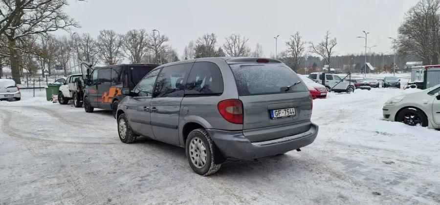 Pelēks Chrysler Voyager 2005 Valmiera, ar dzinēja tilpumu 2.50 L un nobraukumu 269 tūkst. km par 1650 €, foto 9 vietnē AUTOMOTO.COM.LV