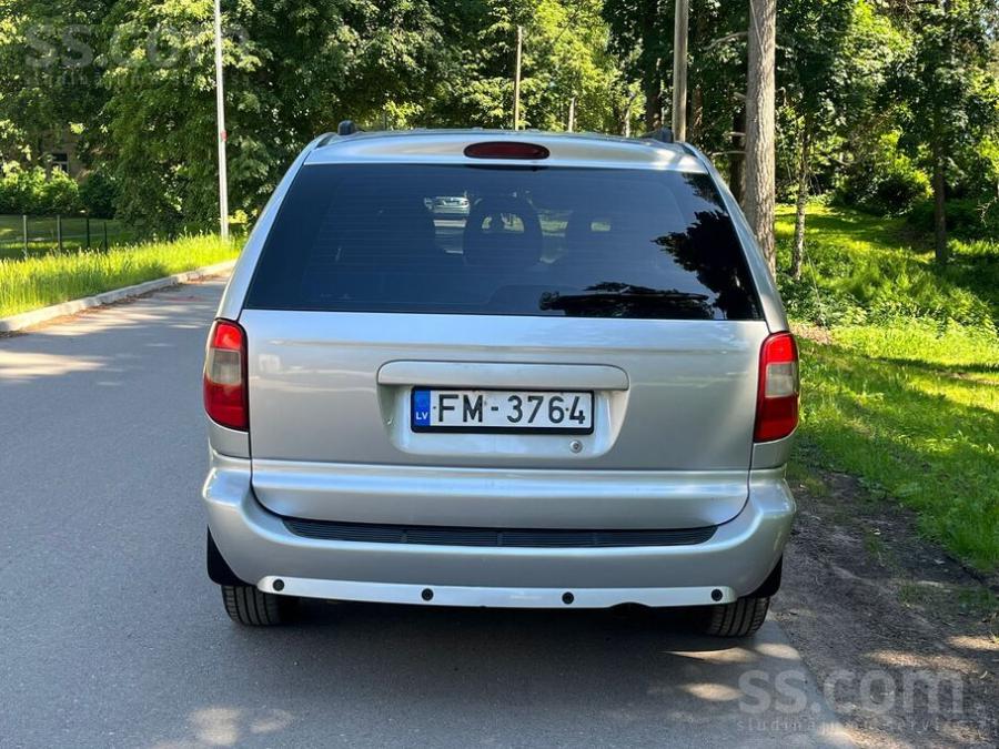 Pelēks Chrysler Voyager 2005 Rīga, ar dzinēja tilpumu 2.80 L un nobraukumu 0 tūkst. km par 2399 €, foto 5 vietnē AUTOMOTO.COM.LV