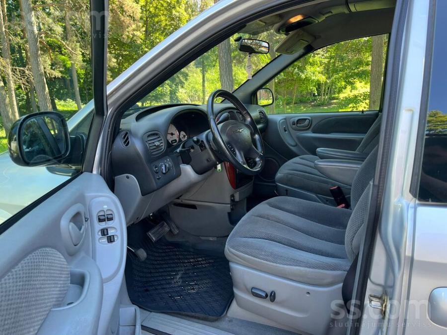 Pelēks Chrysler Voyager 2005 Rīga, ar dzinēja tilpumu 2.80 L un nobraukumu 0 tūkst. km par 2399 €, foto 10 vietnē AUTOMOTO.COM.LV