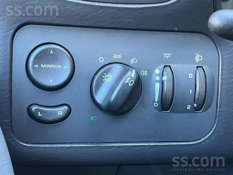 Pelēks Chrysler Voyager 2005 Rīga, ar dzinēja tilpumu 2.80 L un nobraukumu 0 tūkst. km par 2399 €, foto 14 vietnē AUTOMOTO.COM.LV