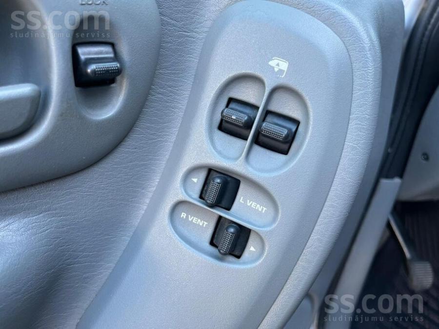 Pelēks Chrysler Voyager 2005 Rīga, ar dzinēja tilpumu 2.80 L un nobraukumu 0 tūkst. km par 2399 €, foto 15 vietnē AUTOMOTO.COM.LV