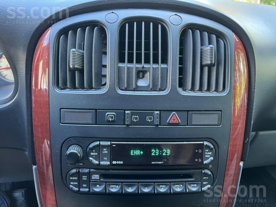 Pelēks Chrysler Voyager 2005 Rīga, ar dzinēja tilpumu 2.80 L un nobraukumu 0 tūkst. km par 2399 €, foto 17 vietnē AUTOMOTO.COM.LV