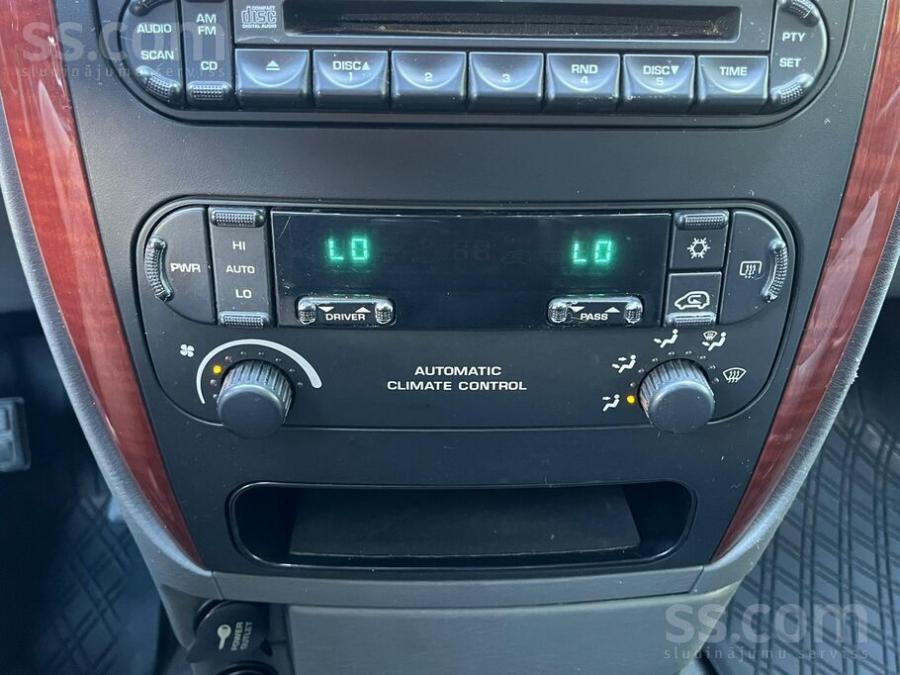 Pelēks Chrysler Voyager 2005 Rīga, ar dzinēja tilpumu 2.80 L un nobraukumu 0 tūkst. km par 2399 €, foto 18 vietnē AUTOMOTO.COM.LV