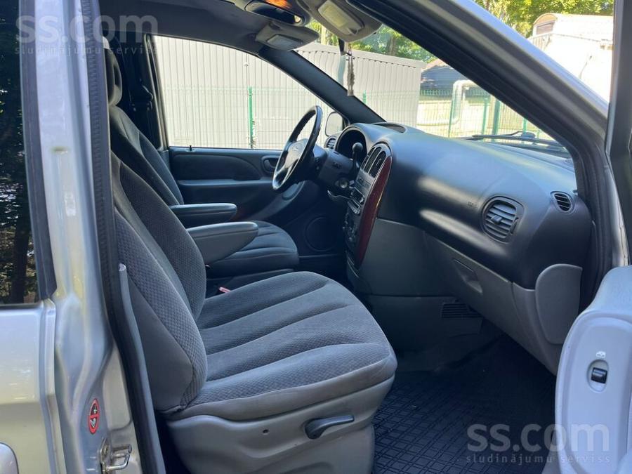 Pelēks Chrysler Voyager 2005 Rīga, ar dzinēja tilpumu 2.80 L un nobraukumu 0 tūkst. km par 2399 €, foto 19 vietnē AUTOMOTO.COM.LV