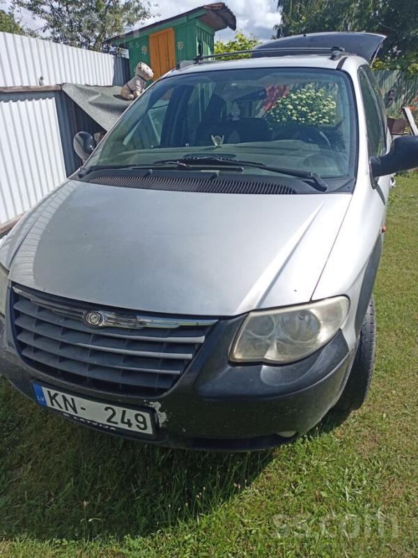 Grey Chrysler Voyager 2005 in Riga, with an engine capacity of 2.40 L and mileage of 280 thousand km for 800 €, photo 1 on AUTOMOTO.COM.LV