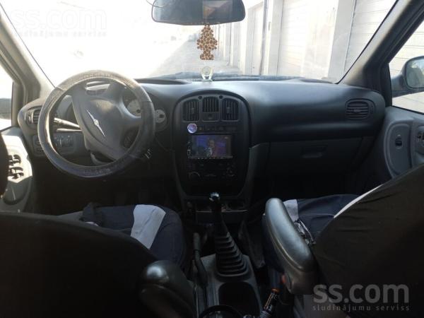 Grey Chrysler Voyager 2005 in Riga, with an engine capacity of 2.40 L and mileage of 280 thousand km for 800 €, photo 3 on AUTOMOTO.COM.LV