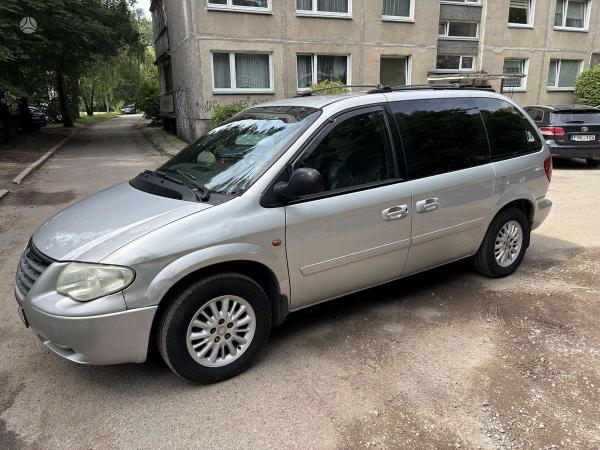 Pelēks Chrysler Voyager 2005 Viļņa, ar dzinēja tilpumu 2.78 L un nobraukumu 363 tūkst. km par 1550 €, foto 1 vietnē AUTOMOTO.COM.LV