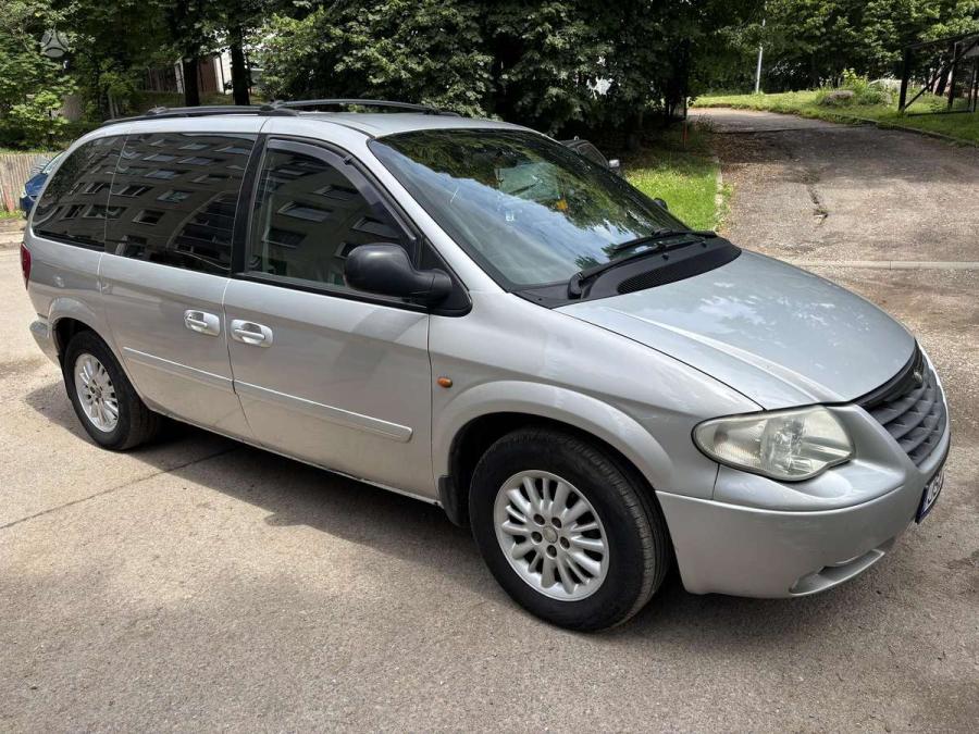 Pelēks Chrysler Voyager 2005 Viļņa, ar dzinēja tilpumu 2.78 L un nobraukumu 363 tūkst. km par 1550 €, foto 3 vietnē AUTOMOTO.COM.LV