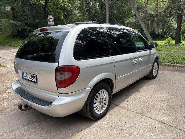 Pelēks Chrysler Voyager 2005 Viļņa, ar dzinēja tilpumu 2.78 L un nobraukumu 363 tūkst. km par 1550 €, foto 3 vietnē AUTOMOTO.COM.LV