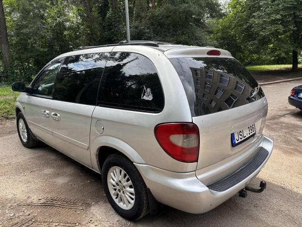 Pelēks Chrysler Voyager 2005 Viļņa, ar dzinēja tilpumu 2.78 L un nobraukumu 363 tūkst. km par 1550 €, foto 4 vietnē AUTOMOTO.COM.LV