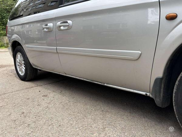 Pelēks Chrysler Voyager 2005 Viļņa, ar dzinēja tilpumu 2.78 L un nobraukumu 363 tūkst. km par 1550 €, foto 6 vietnē AUTOMOTO.COM.LV