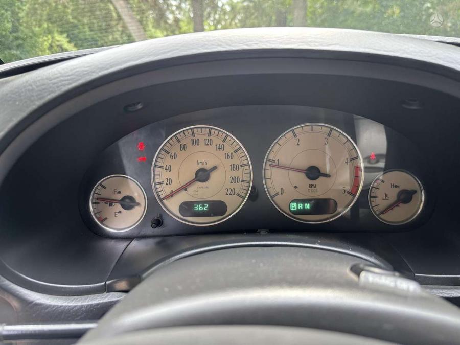 Pelēks Chrysler Voyager 2005 Viļņa, ar dzinēja tilpumu 2.78 L un nobraukumu 363 tūkst. km par 1550 €, foto 9 vietnē AUTOMOTO.COM.LV