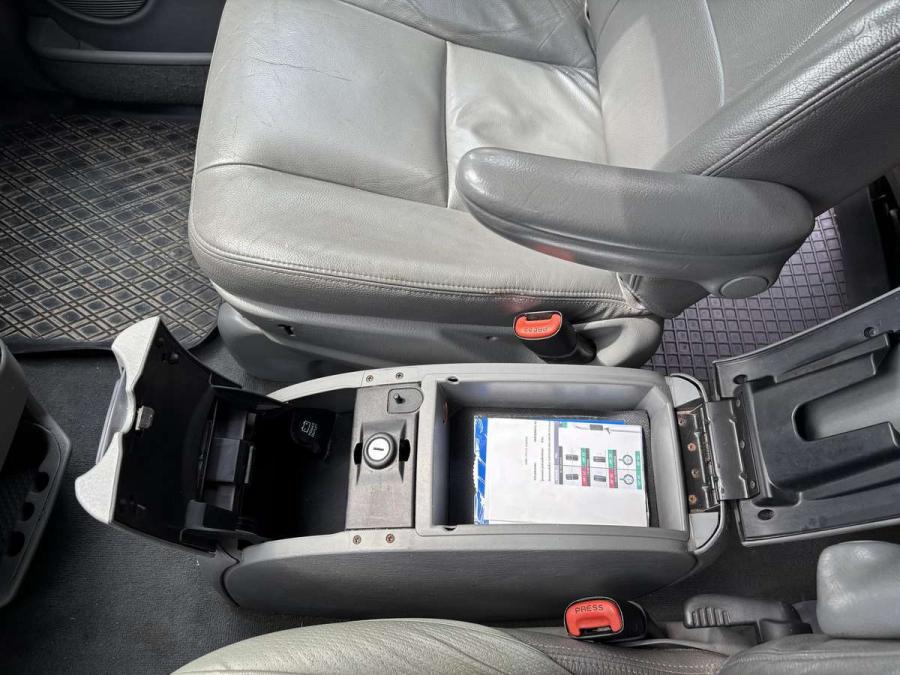 Pelēks Chrysler Voyager 2005 Viļņa, ar dzinēja tilpumu 2.78 L un nobraukumu 363 tūkst. km par 1550 €, foto 13 vietnē AUTOMOTO.COM.LV