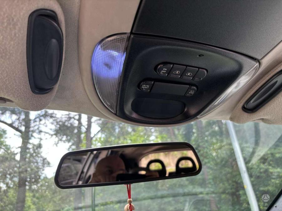 Pelēks Chrysler Voyager 2005 Viļņa, ar dzinēja tilpumu 2.78 L un nobraukumu 363 tūkst. km par 1550 €, foto 14 vietnē AUTOMOTO.COM.LV