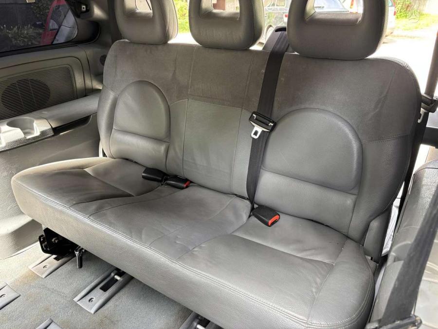 Pelēks Chrysler Voyager 2005 Viļņa, ar dzinēja tilpumu 2.78 L un nobraukumu 363 tūkst. km par 1550 €, foto 15 vietnē AUTOMOTO.COM.LV