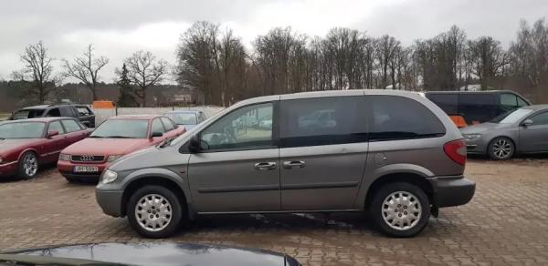 Pelēks Chrysler Voyager 2005 Valmiera, ar dzinēja tilpumu 2.40 L un nobraukumu 228 tūkst. km par 1300 €, foto 6 vietnē AUTOMOTO.COM.LV