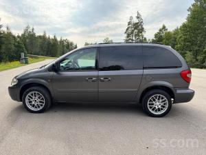 Pelēks Chrysler Voyager 2005 Madona, ar dzinēja tilpumu 2.50 L un nobraukumu 295 tūkst. km par 2600 €, foto 3 vietnē AUTOMOTO.COM.LV