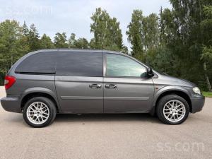 Pelēks Chrysler Voyager 2005 Madona, ar dzinēja tilpumu 2.50 L un nobraukumu 295 tūkst. km par 2600 €, foto 5 vietnē AUTOMOTO.COM.LV
