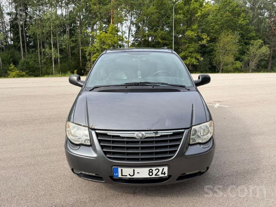 Pelēks Chrysler Voyager 2005 Madona, ar dzinēja tilpumu 2.50 L un nobraukumu 295 tūkst. km par 2600 €, foto 6 vietnē AUTOMOTO.COM.LV