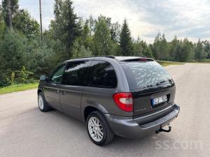 Pelēks Chrysler Voyager 2005 Madona, ar dzinēja tilpumu 2.50 L un nobraukumu 295 tūkst. km par 2600 €, foto 7 vietnē AUTOMOTO.COM.LV