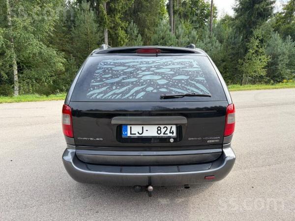 Grey Chrysler Voyager 2005 in Madona, with an engine capacity of 2.50 L and mileage of 295 thousand km for 2600 €, photo 7 on AUTOMOTO.COM.LV