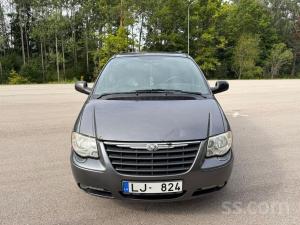 Pelēks Chrysler Voyager 2005 Madona, ar dzinēja tilpumu 2.50 L un nobraukumu 295 tūkst. km par 2600 €, foto 9 vietnē AUTOMOTO.COM.LV