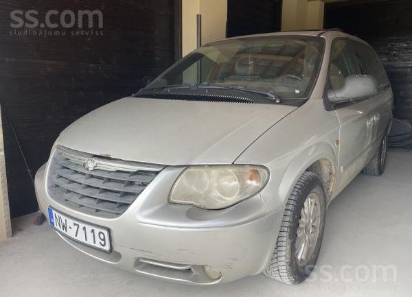 Grey Chrysler Voyager 2005 in Liepaja, with an engine capacity of 2.80 L and mileage of 500 thousand km for 500 €, photo 1 on AUTOMOTO.COM.LV