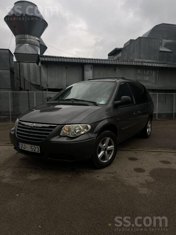 Pelēks Chrysler Voyager 2005 Bauska, ar dzinēja tilpumu 2.80 L un nobraukumu 344 tūkst. km par 1350 €, foto 1 vietnē AUTOMOTO.COM.LV