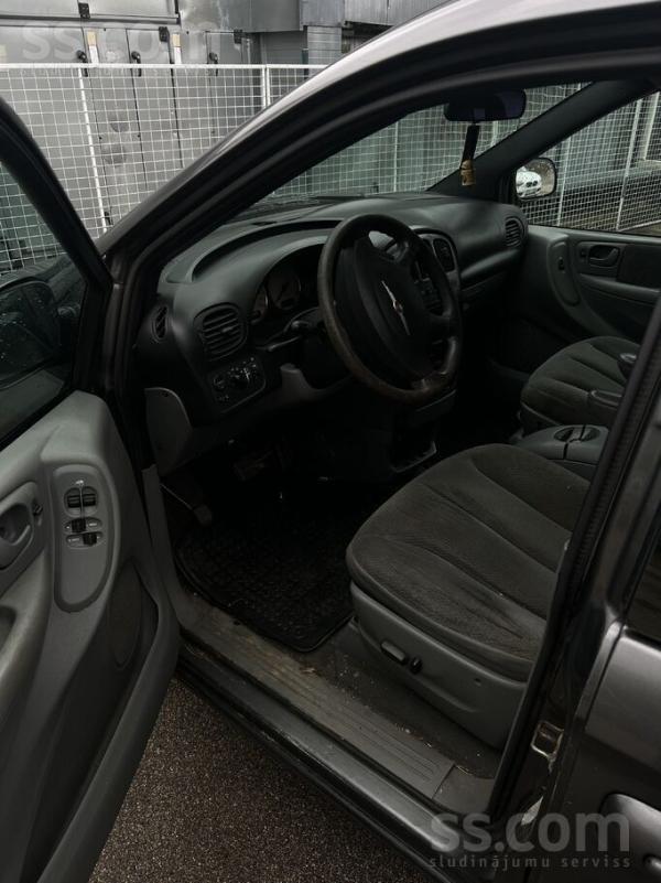 Pelēks Chrysler Voyager 2005 Bauska, ar dzinēja tilpumu 2.80 L un nobraukumu 344 tūkst. km par 1350 €, foto 9 vietnē AUTOMOTO.COM.LV