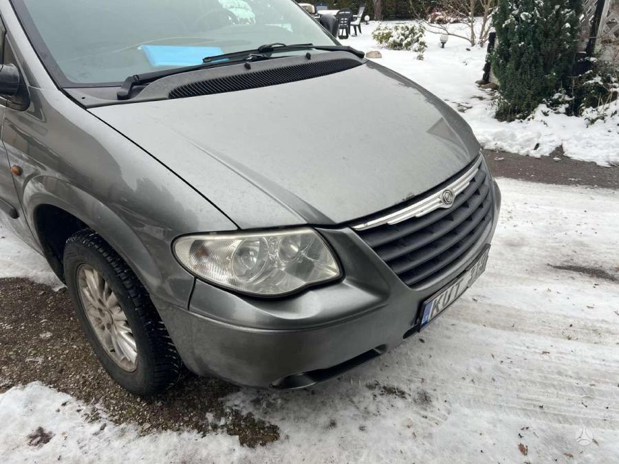 Pelēks Chrysler Voyager 2006 Kauņa, ar dzinēja tilpumu 2.80 L un nobraukumu 363 tūkst. km par 1500 €, foto 1 vietnē AUTOMOTO.COM.LV
