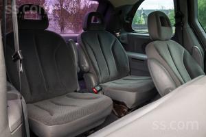 Pelēks Chrysler Voyager 2006 Jelgava, ar dzinēja tilpumu 2.80 L un nobraukumu 307 tūkst. km par 1990 €, foto 11 vietnē AUTOMOTO.COM.LV