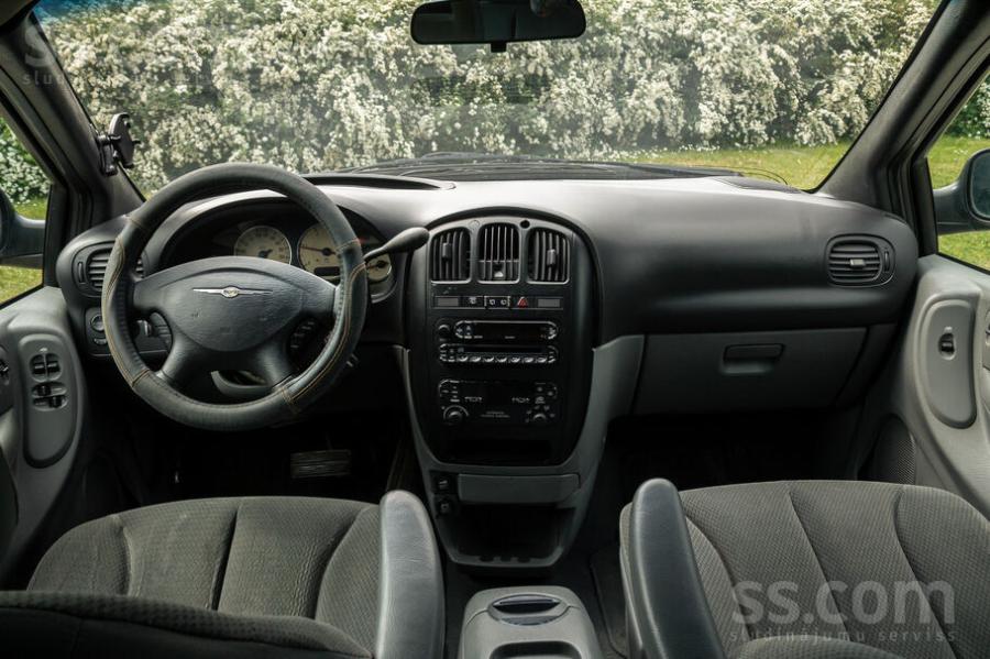 Pelēks Chrysler Voyager 2006 Jelgava, ar dzinēja tilpumu 2.80 L un nobraukumu 307 tūkst. km par 1990 €, foto 12 vietnē AUTOMOTO.COM.LV