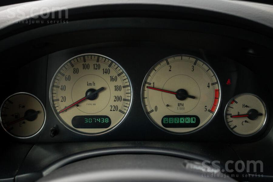 Pelēks Chrysler Voyager 2006 Jelgava, ar dzinēja tilpumu 2.80 L un nobraukumu 307 tūkst. km par 1990 €, foto 15 vietnē AUTOMOTO.COM.LV