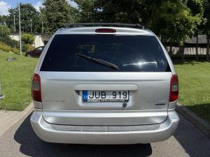 Pelēks Chrysler Voyager 2006 Viļņa, ar dzinēja tilpumu 2.78 L un nobraukumu 350 tūkst. km par 1550 €, foto 5 vietnē AUTOMOTO.COM.LV