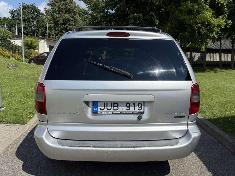 Pelēks Chrysler Voyager 2006 Viļņa, ar dzinēja tilpumu 2.78 L un nobraukumu 350 tūkst. km par 1550 €, foto 5 vietnē AUTOMOTO.COM.LV